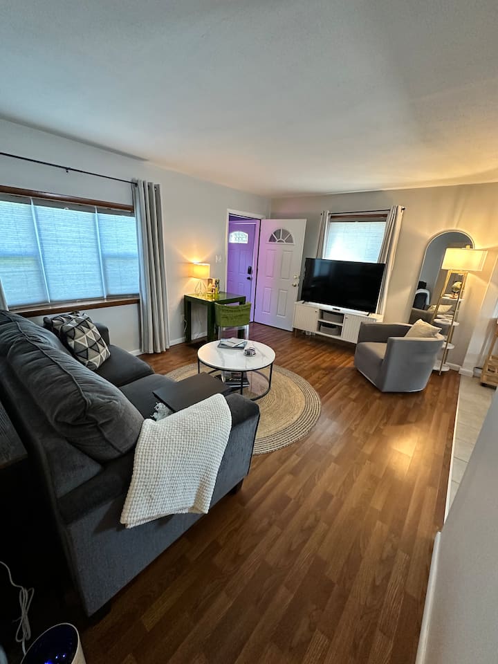 Niagara Falls Home Base•2br Bungalow•free Parking - Niagara Falls, NY
