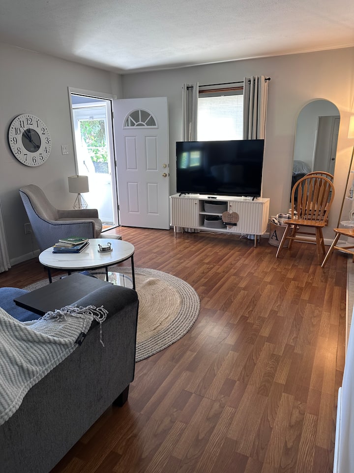 Niagara Falls Home Base2br Bungalowfree Parking - Niagara Falls, NY