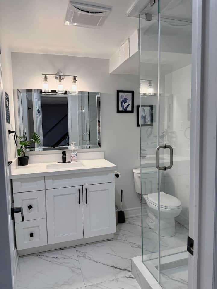 Room#7 In City Centre Mississauga/fully Furnished - Mississauga