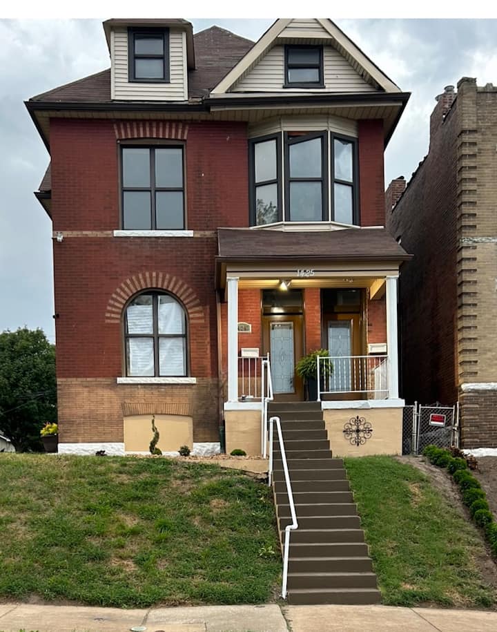 Cute 1br, Safe, Secure, Private Everything! - Berkeley, MO