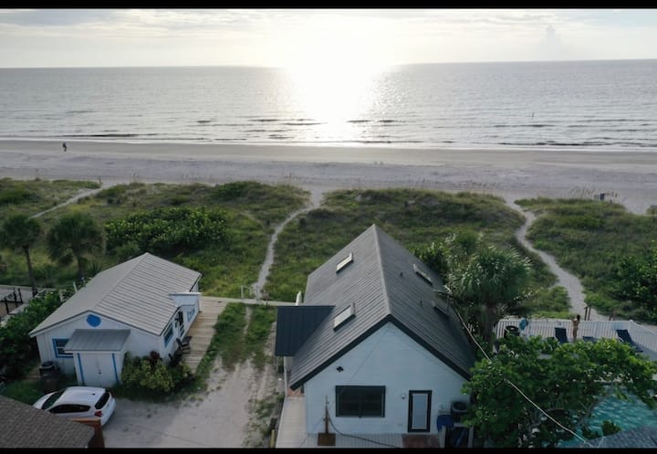 Beachfront Chalet Indian Rocks - Indian Rocks Beach, FL