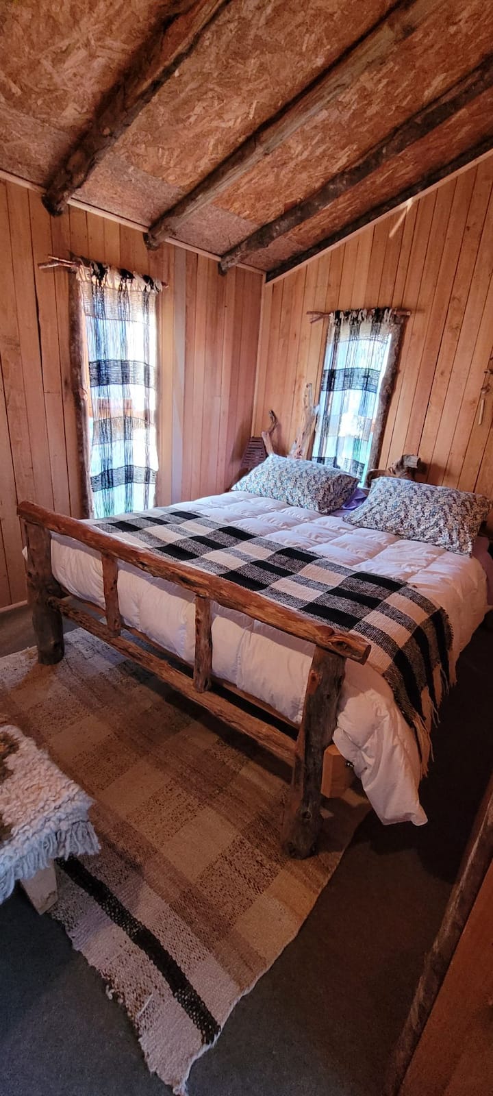 Cabañas Rústicas 2
Para 2/4 Y 5/6 Personas - Isla Grande de Chiloé