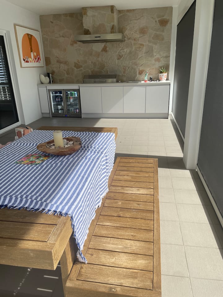 Henley Home - Port Adelaide