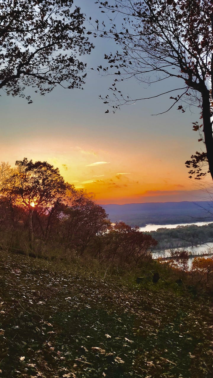 Room On The Ridge / Hot Tub / Sleeps 2 - Wisconsin