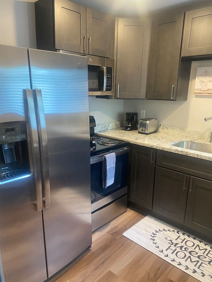 Beautiful Studio With A King Size Bed. - Pittsburg, CA