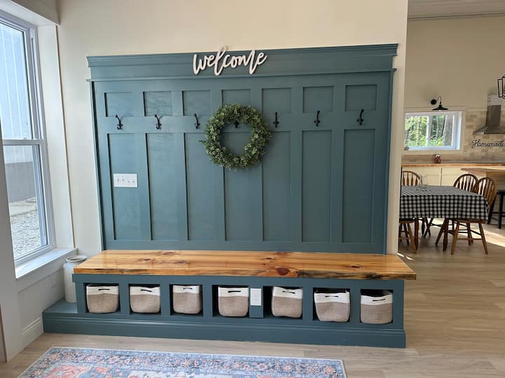 Backyard Barndominium - White Rock Park, St Paul