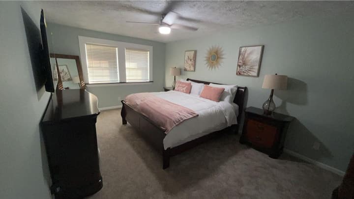 Modern Comfortable Home - Knoxville, TN