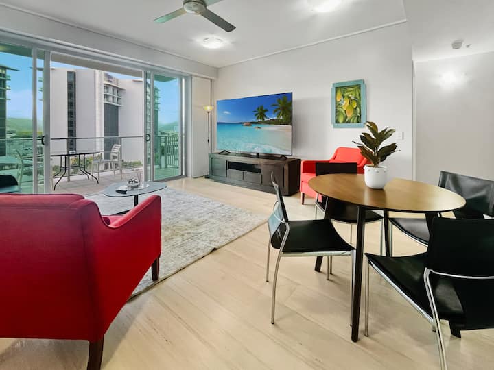 '84' Tropical Harbour Views — Pool | Gym | Carpark - Cairns