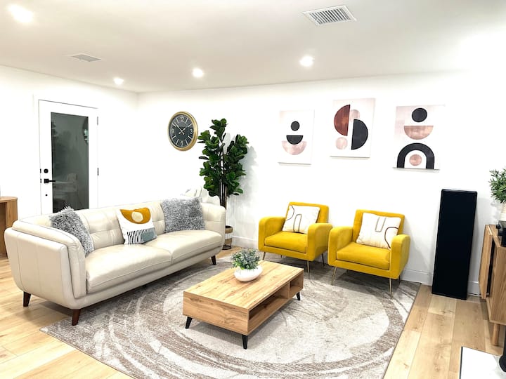 Spacious/modern Home Near Disneyland - Anaheim, CA