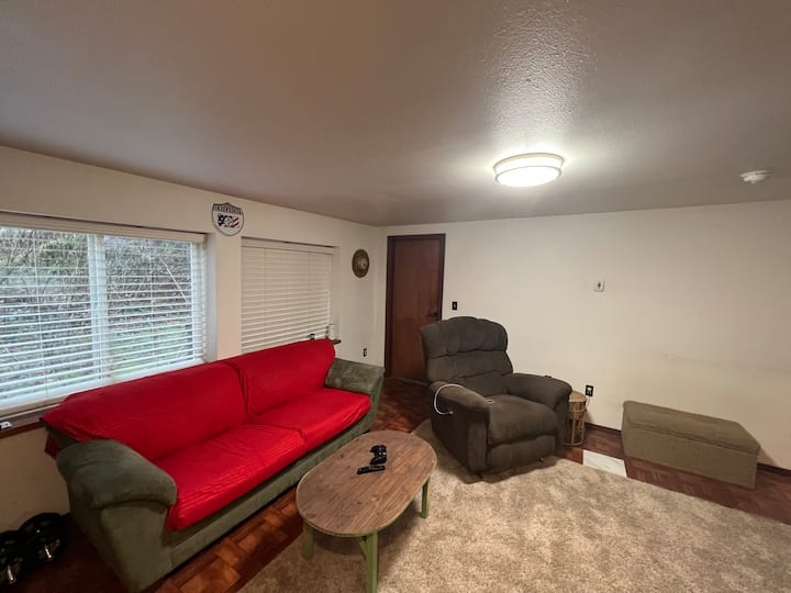 Comfortable Twin Lake Apt -King Room W Private Ent - Juneau, AK
