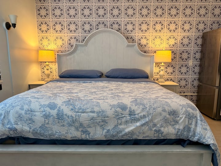 Little Piece Of Heaven: King Bed, 55” Tv, Downtown - Riverside, CA