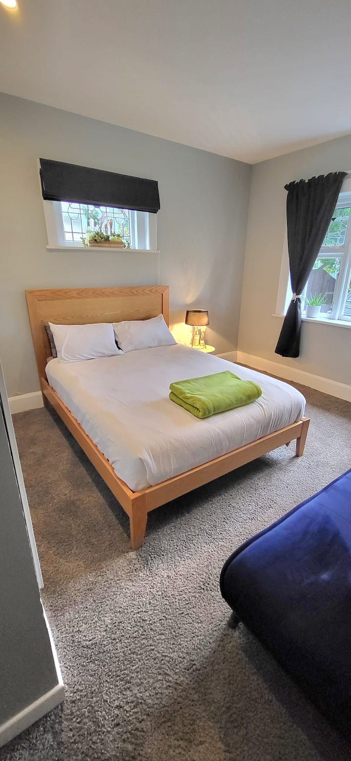 Cosy | Queen | 10 Minutes Walk To One Nz Stadium - New Zealand
