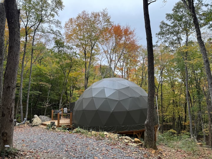 Treetop Dome W/ King Bed + Firepit - West Jefferson, NC