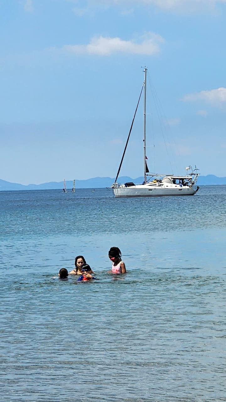 Big Room With Tv At Andiamo Anilao - 