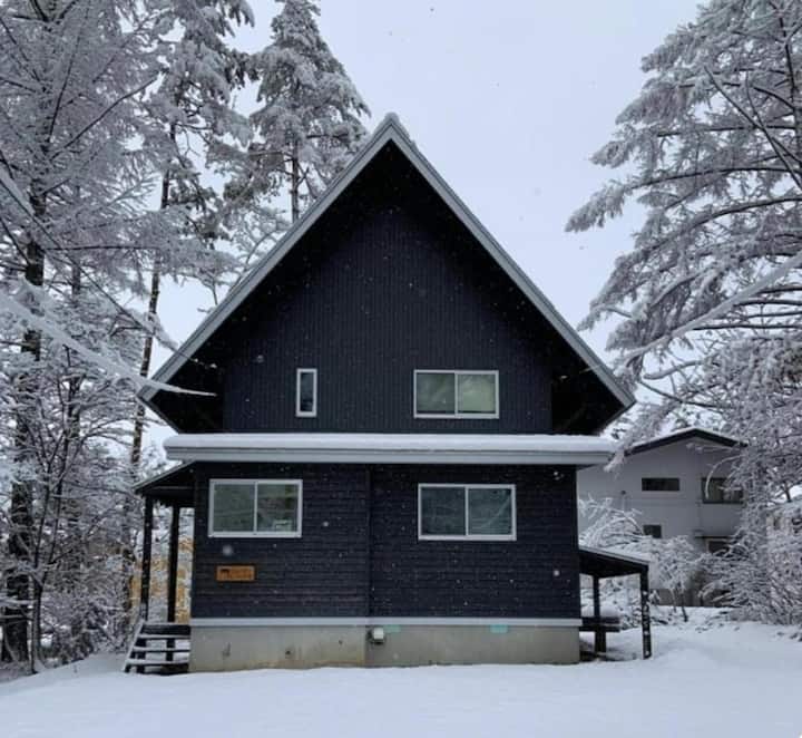 Cozy Modern Villa With Peaceful Mountain View - Hakuba