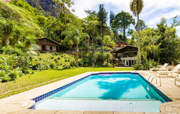 Casa Com 4 Suítes Casal, Piscina. 2 A 8 Hóspedes. - Petrópolis