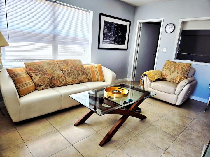 33 Centraal - Margate, FL