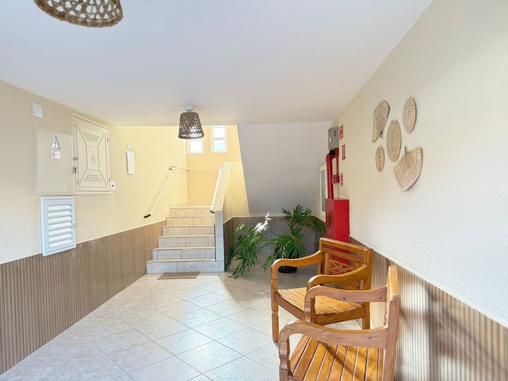 Pé Na Areia, Feirinha, Comércio E Estacionamento - Peruíbe