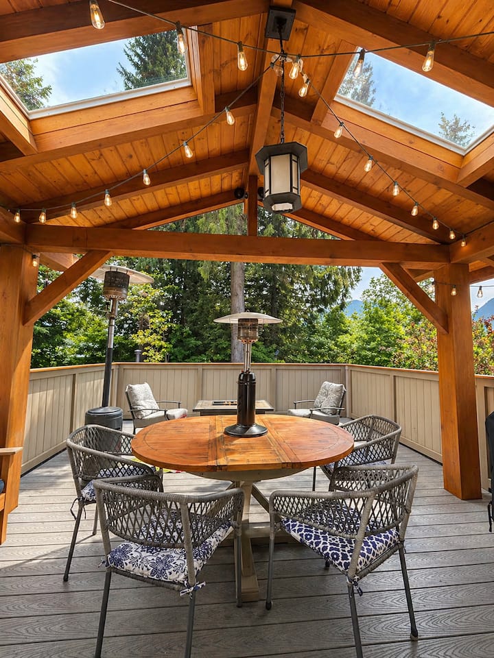 Trailhead Haven |
3 Bedroom Home - Squamish