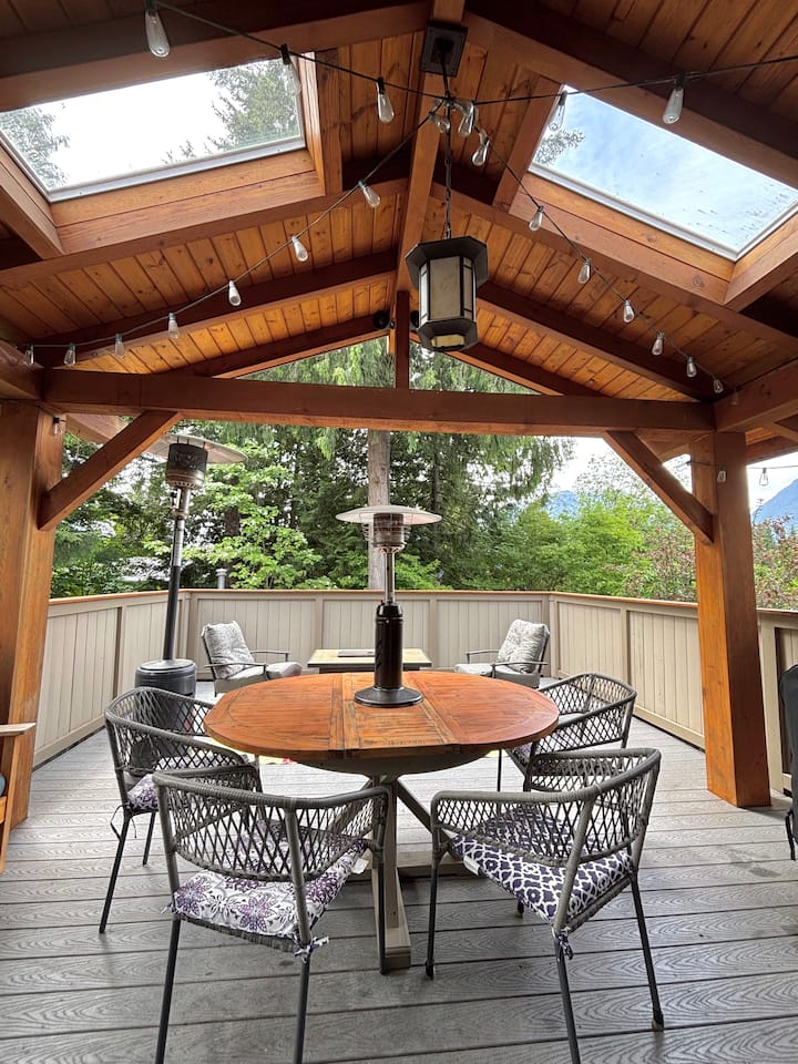 Trailhead Haven | Mountain View 3 Bedroom Home - Squamish