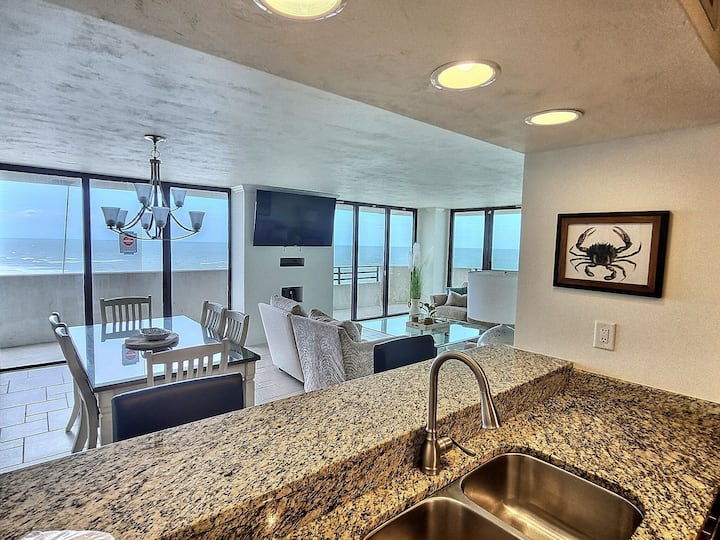 Fall Savings Oceanfront 3/2 17th Floor End Unit - Daytona Beach, FL