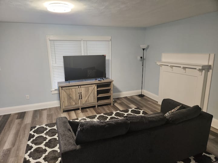Spacious 2 Bed Close To The Zoo And River - Toledo, OH