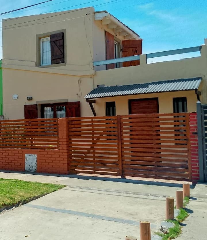 Casa Familiar C/ Parrillero Y Terraza En Miramar - Miramar