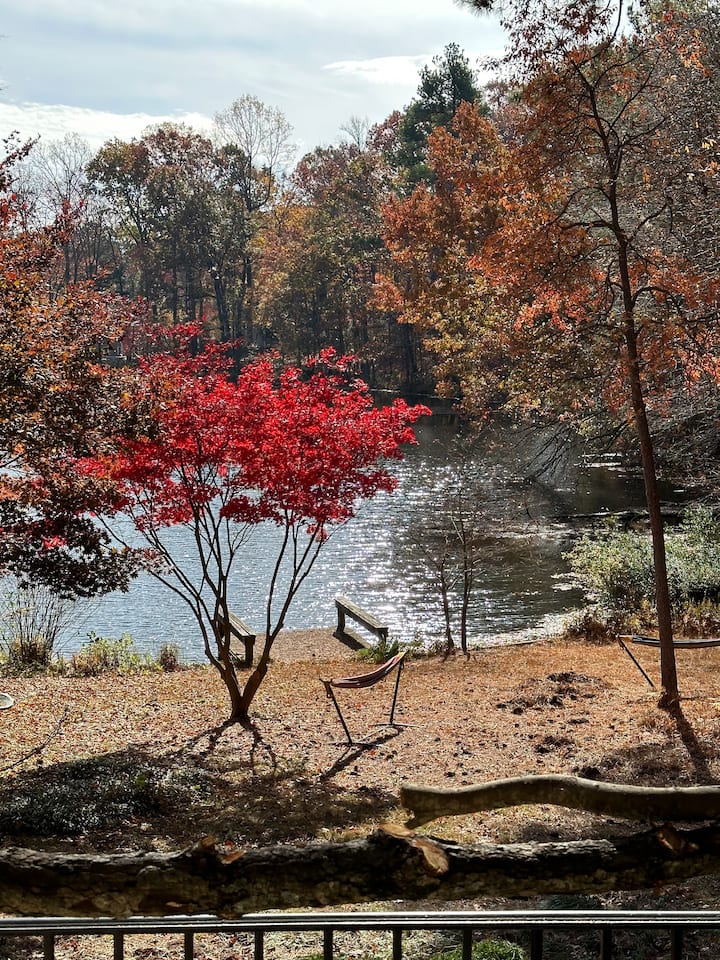 Lake House Retreat Center City -Sleeps 11- 4 Baths - グリーンズボロ, NC