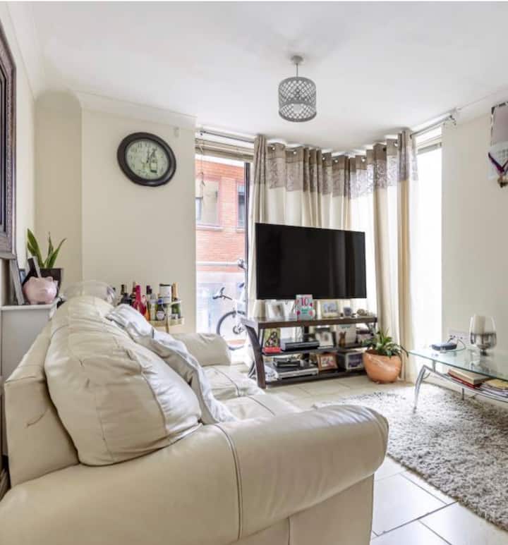 Icon House - Reading