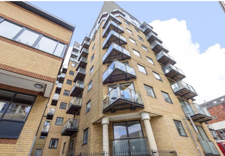 Icon House - Reading