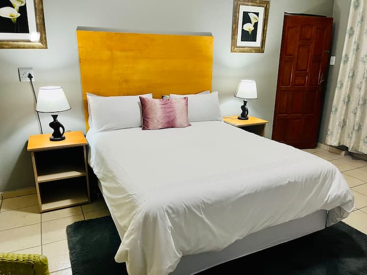 Flat In Rustenburg - Rustenburg