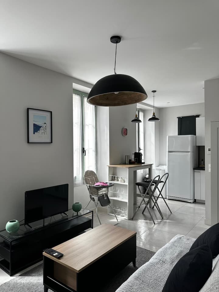 Cosy 2‑pièces Au Port – Plages & Tram à Pied - Nizza