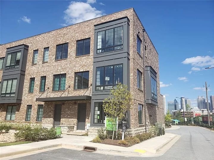 Inner City Living At Its Best! - Atlanta, GA