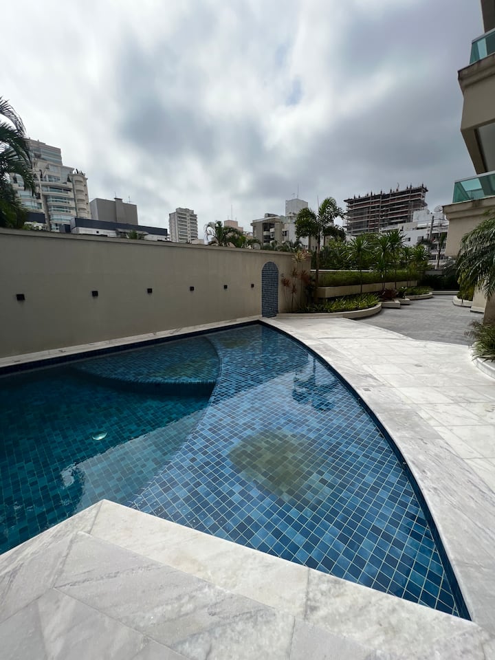 Apartamento A 700m Da Praia - Guarujá