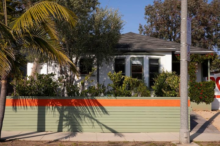 Cozy Designer Bungalow In Venice - Santa Monica, CA