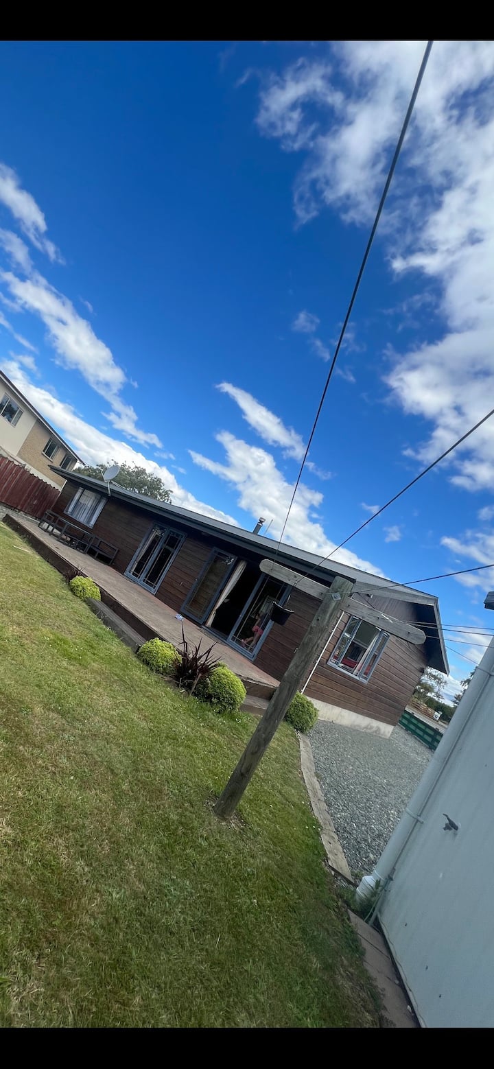 Spacious Family Home - Te Anau