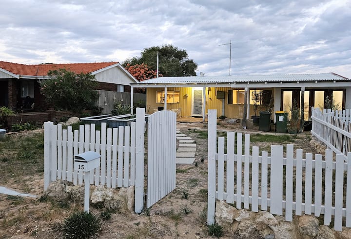The Little Beach Shack - Mandurah