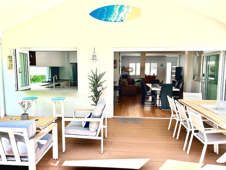 Beachside Tropical Paradise! - Mindarie