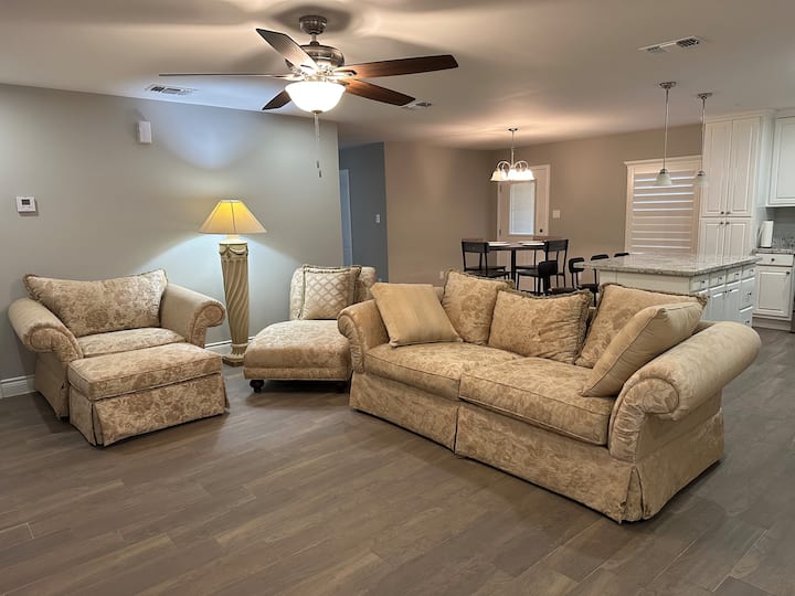 D’s Cozy Duplex For Five In Gated Community - Eagle Pass, TX