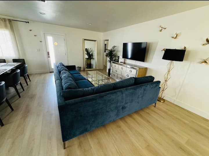 California Dream House - El Segundo, CA