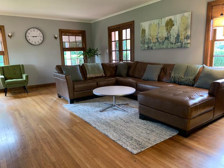 Manor House & Castle Room - Albany, OR