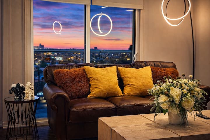 Stylish 2br/2ba Apt With Sunset Views&parking - Hollywood