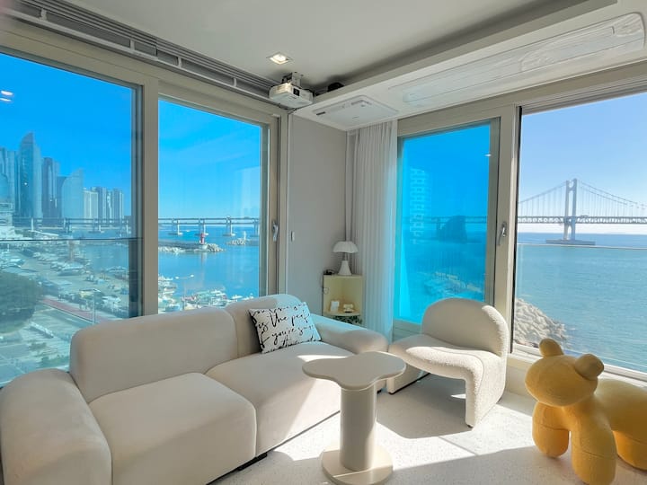 오션뷰 No.1 
퀸침대2개/20평/무료주차 - Busan