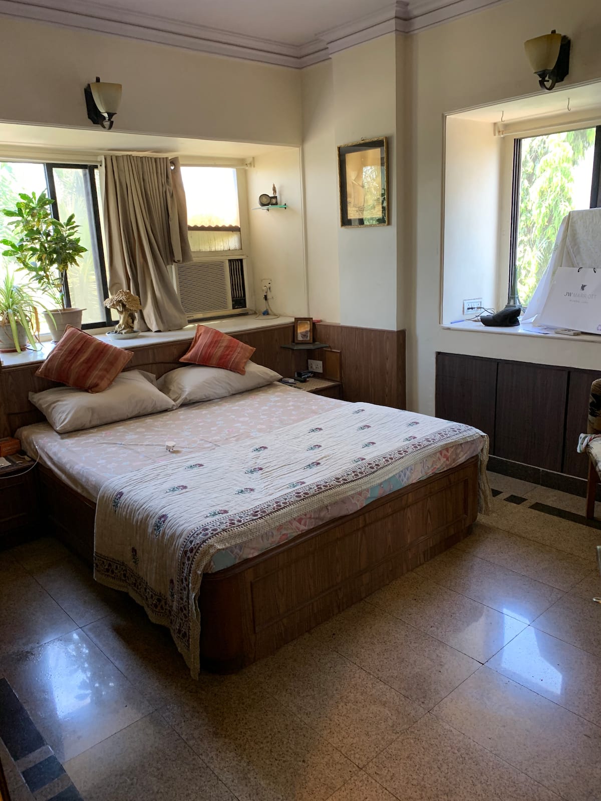 Malad West Holiday Rentals & Homes - Malad West, Mumbai, India | Airbnb