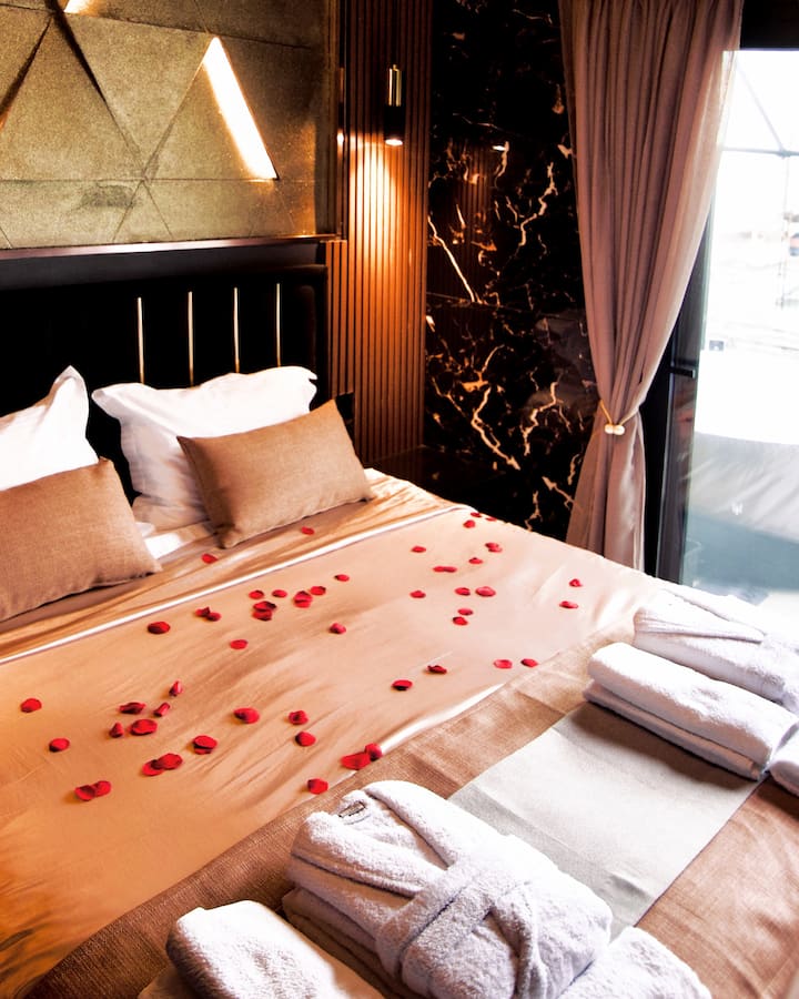 Luxury Penthouse Jacuzzi Cinema Fireplace Art Bar - Athens