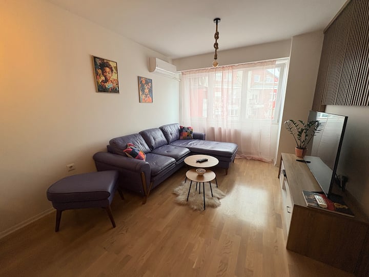 Modern 1-bedroom Apt – Netflix & Wifi/mirabella - Skopje