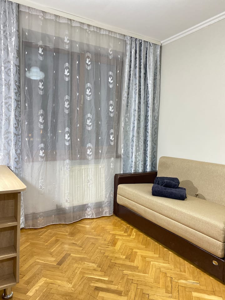 Compact Bedroom In The Center - Chisináu
