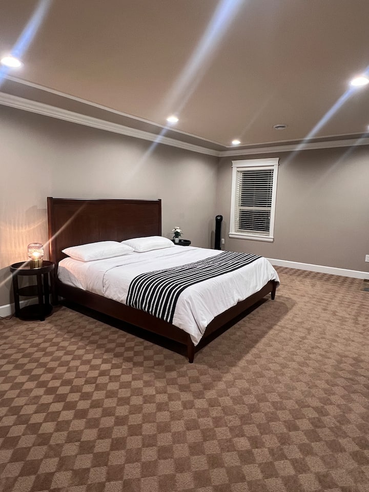 1 Master Private Bedroom - Surrey