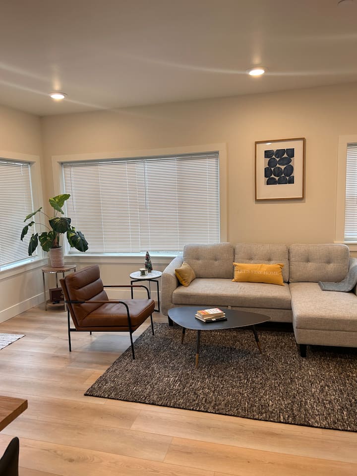Family Vacation Getaway - Lovely Downtown Home - Vancouver, WA