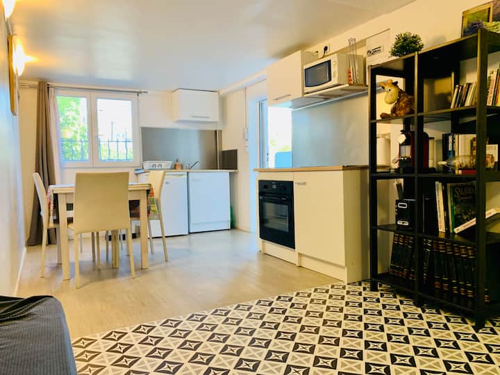2 Apparts Donnant Sur Terrasse - Parking Gratuit - Versailles